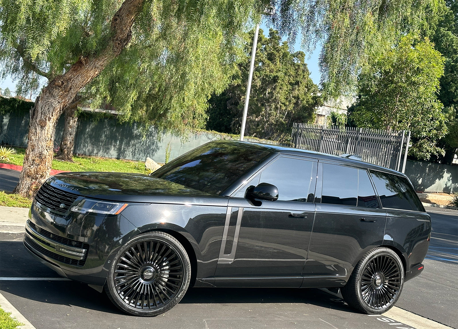 2023 Range Rover | OS Wheels FF02 24X10 5X120 Gloss Black – OSWheels